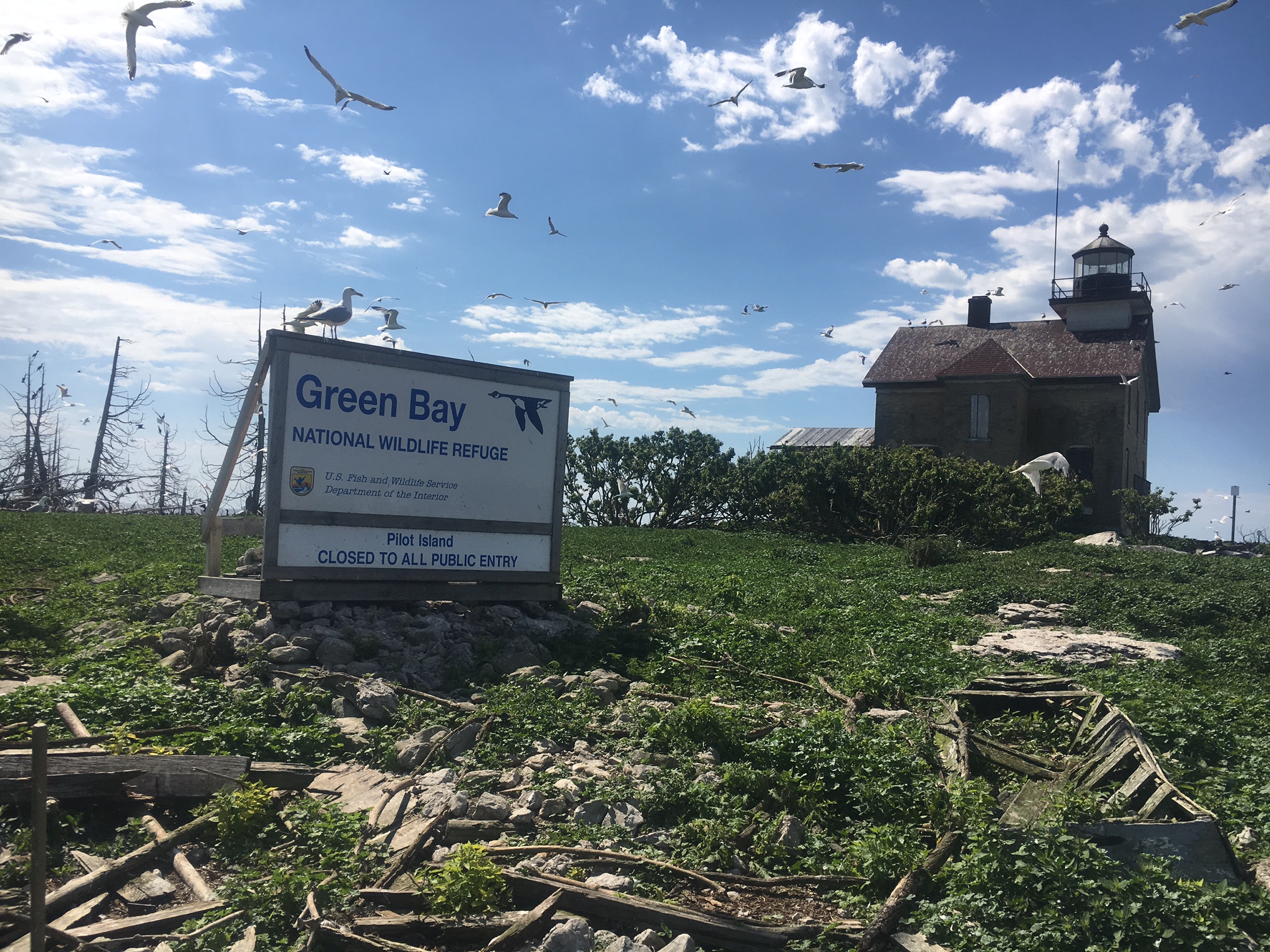 Pilot Island Lighthouse - WI Shipwrecks